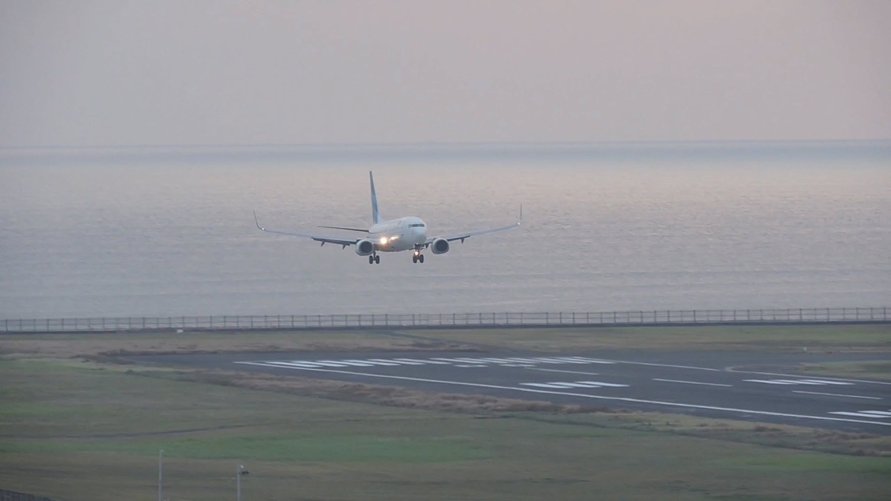 Beautiful Take off - Landing : ATR72, B737, A330, A320, Pilatus PC-12 ...