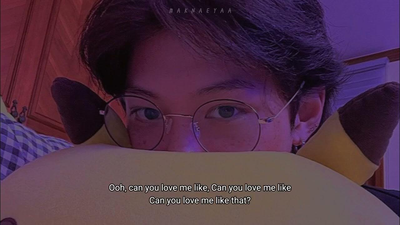 felix singing to Love me like that - YouTube