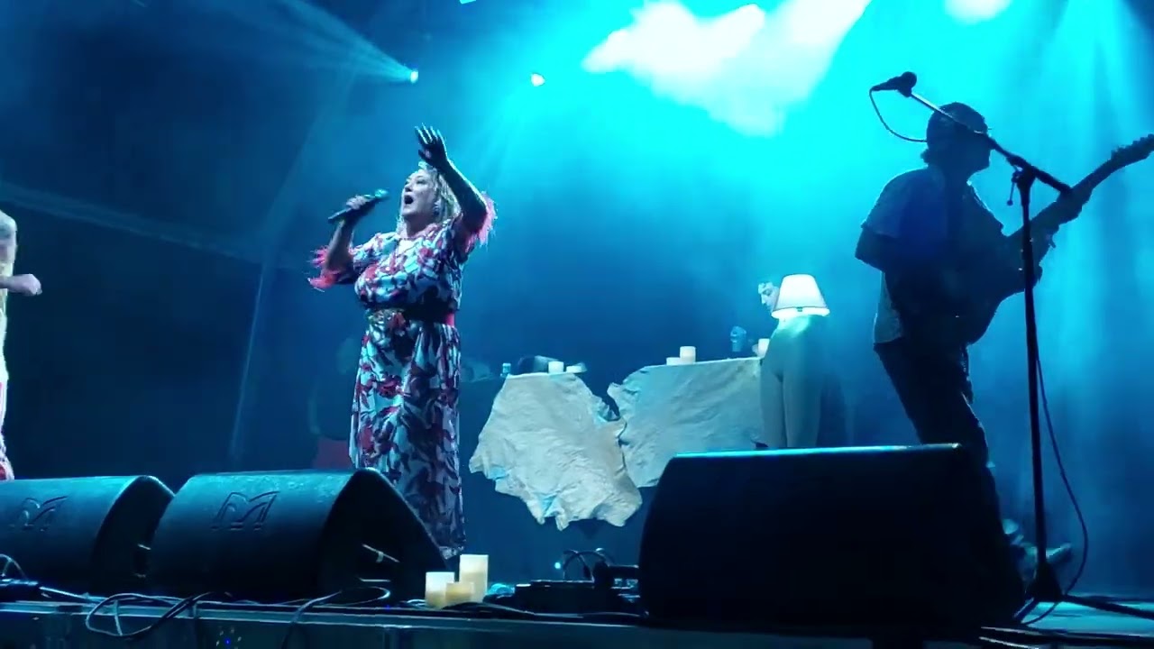 Boyanka Kostova con Pili Pampín - O Galo e Na veira do mar - Directo ...