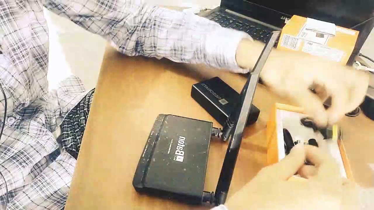 Router Ups Unboxing & Experiment - YouTube