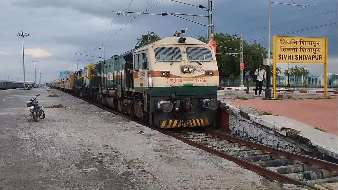 Kacheguda Narkhed Intercity Departing from Shivni #indianrailways - YouTube