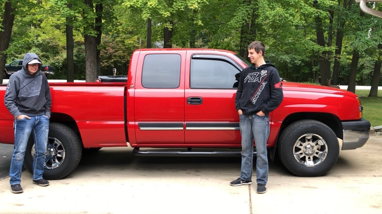 Straight Piped Hunter's Truck (Temporarily) - YouTube