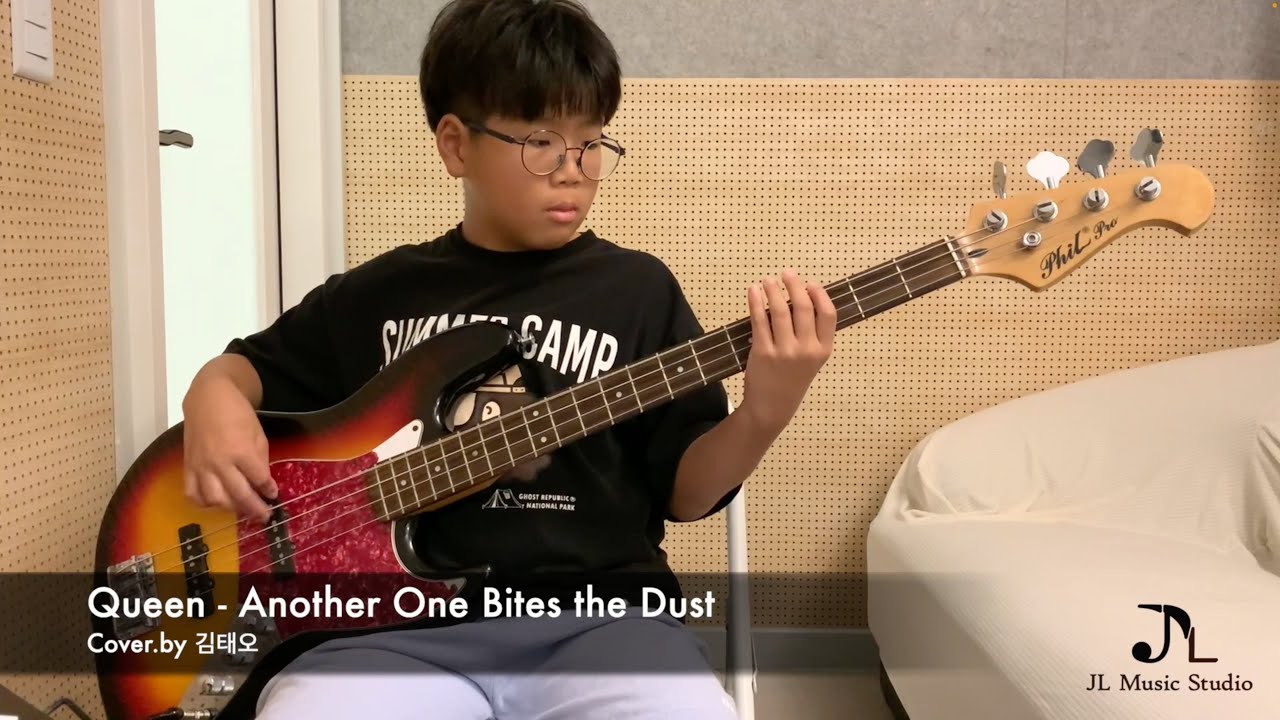 Queen - Another One Bites the Dust / Bass Cover(베이스커버) - YouTube