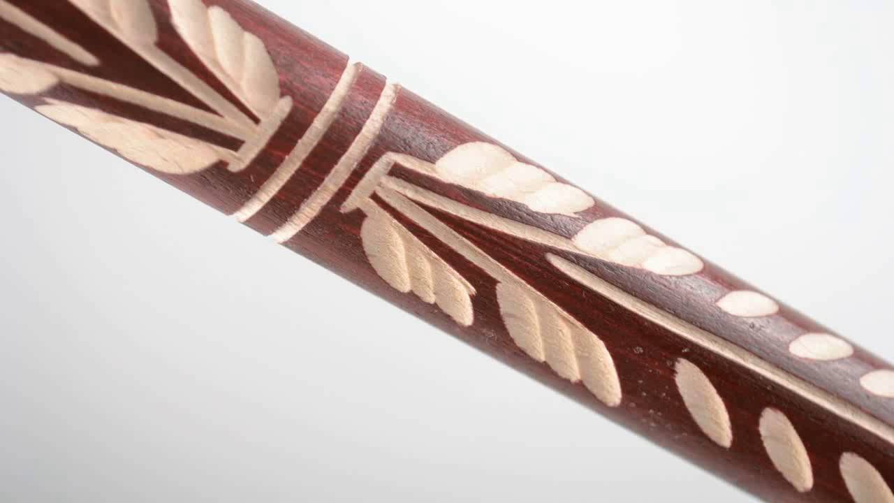 SE 55in. Wooden Walking Stick Grizzly Bear Carving WS628 55GB - YouTube