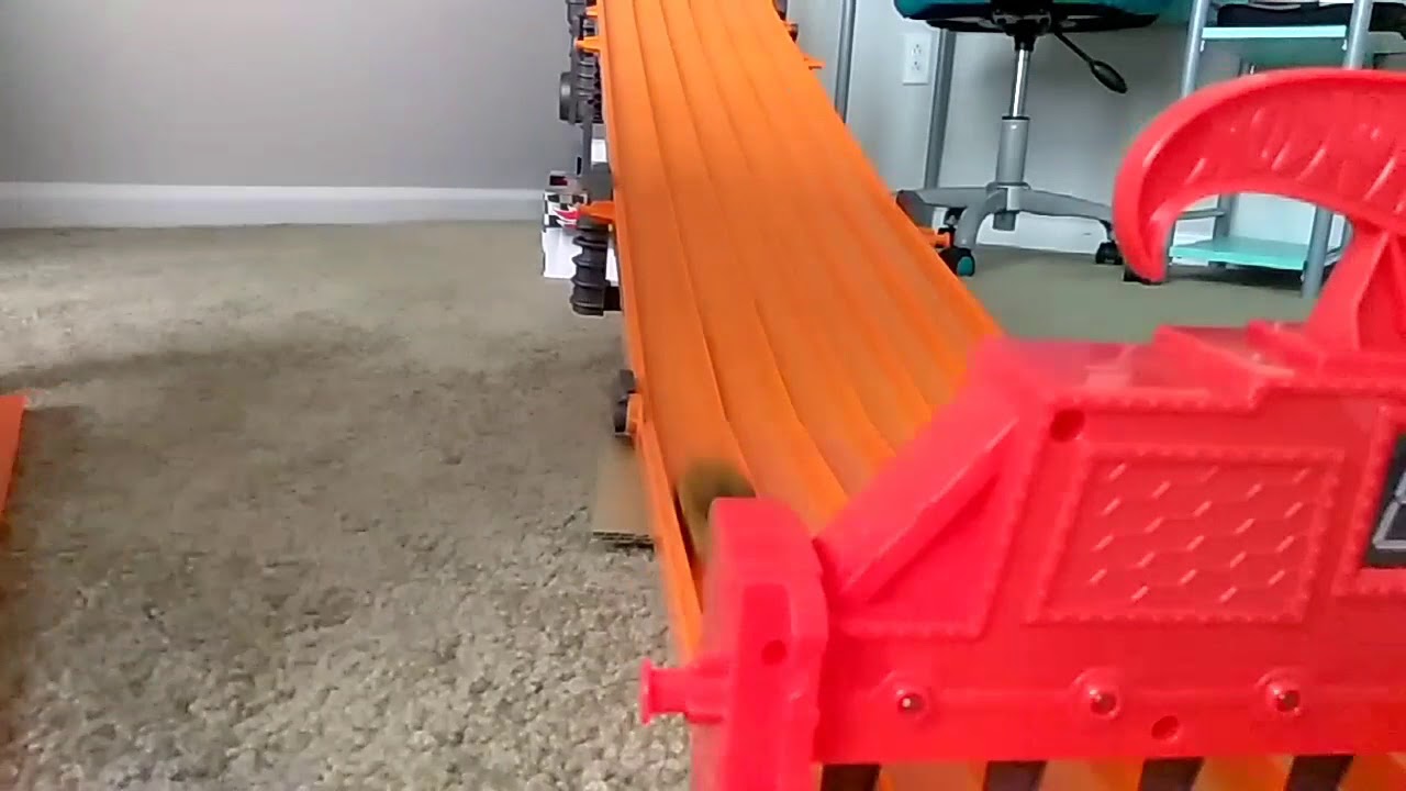 Car going down ramp (slow motion)(1) - YouTube