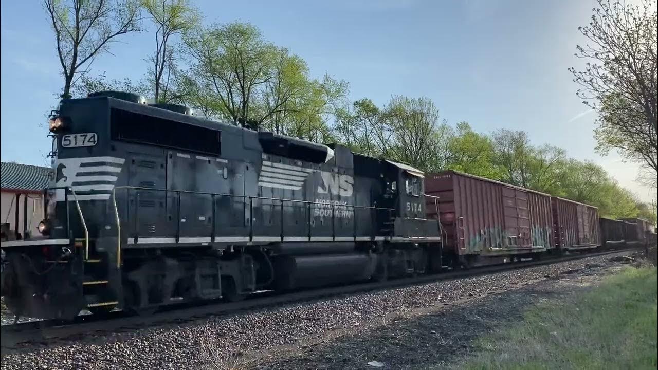4-18-23: NS D76 in Belleville IL - YouTube