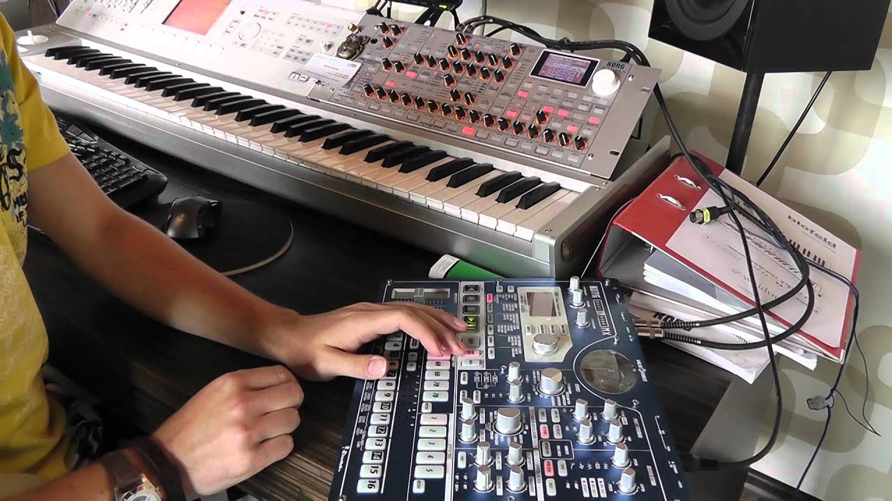 Korg EMX-1 meet Korg Radias MMT comparison - YouTube
