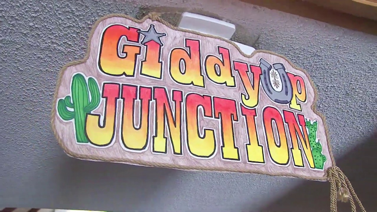 VBS 2019 Set Set-Up and Decoration - YouTube