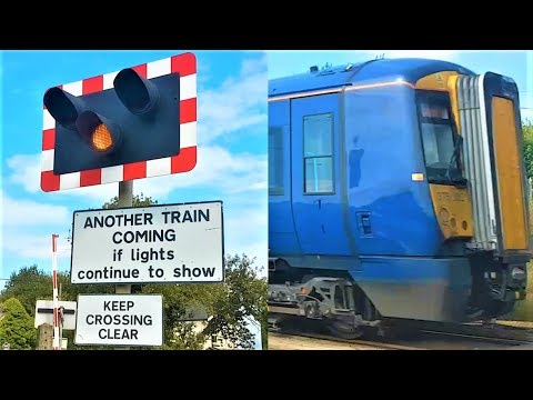 Broad Oak Level Crossing, Kent - YouTube