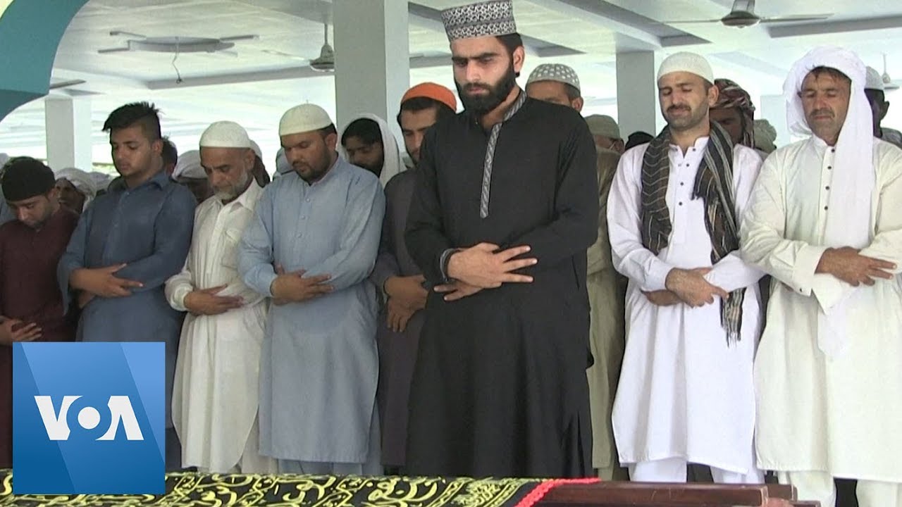 Pakistan: Funeral Held for Victim Of Earthquake - YouTube