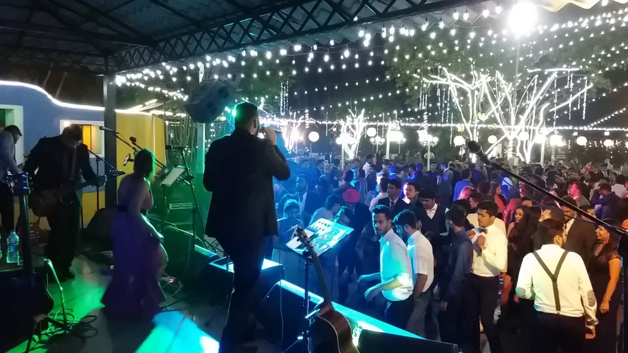 Goan band "True Blue" - "Uptown funk" (Cover) - YouTube