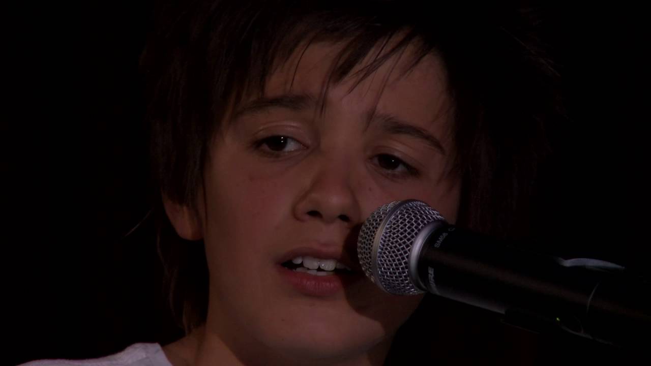 Henno William - Sad Rainy Day [Live] - YouTube