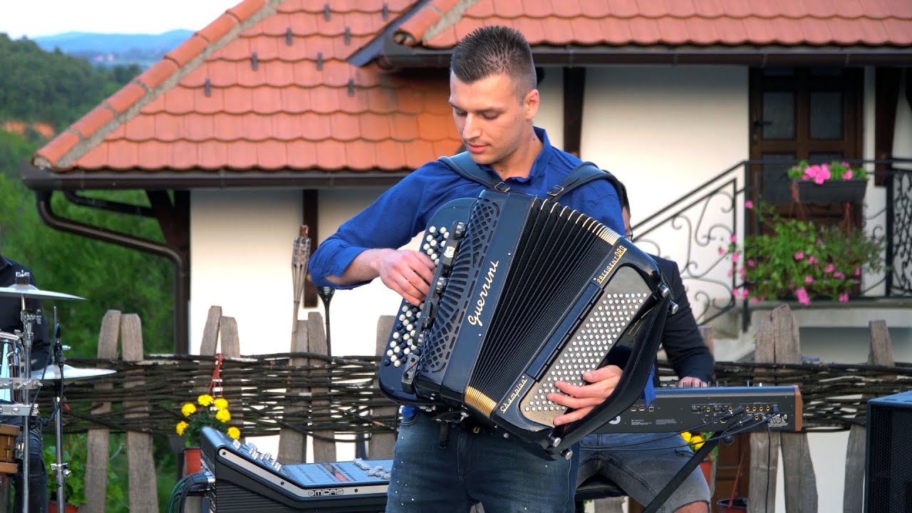 Nikola Lukic & АJKULE - Sampionski splet brzih kola - YouTube