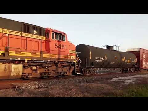 Bnsf freight 3904, 7503, & DPU 5481 heading to Avondale yard. On 3/4/25 in LFT. Happy Mardi gras ...