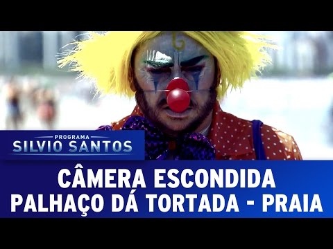 Câmera Escondida (23/10/16) - Palhaço Dá Tortada IV (Clown Attack Prank - Beach)