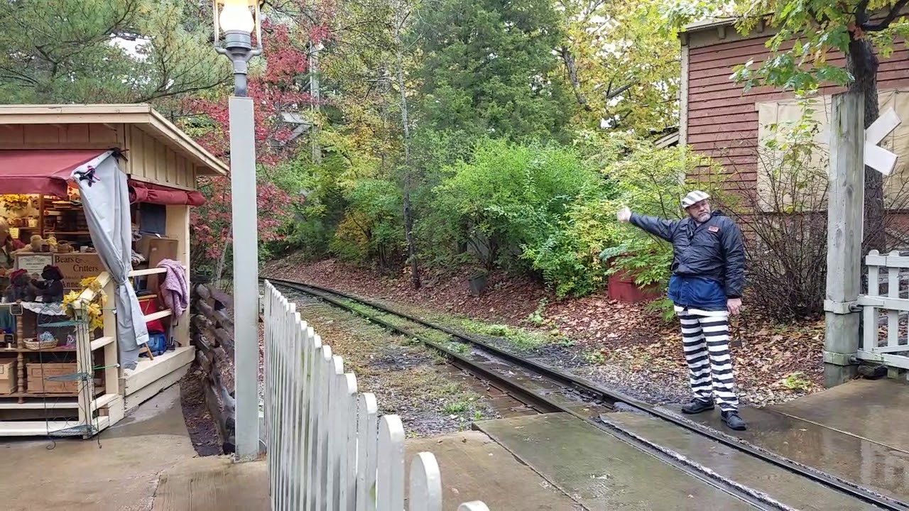 Steam train at Silver Dollar City - YouTube