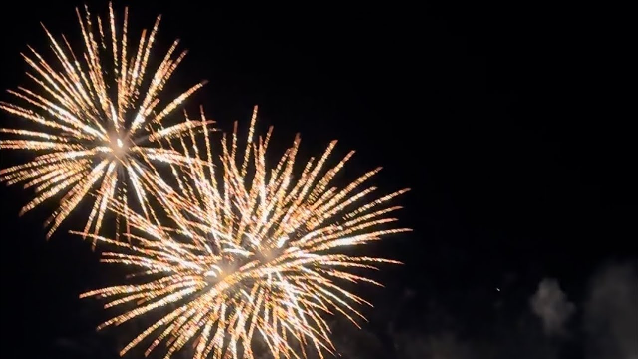 Another pretty fireworks 💥 | 2 Days before Christmas 🎄 #shorts - YouTube