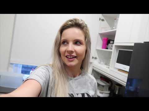 FIRST EVER VLOG// DAY IN THE LIFE// HOME WORKOUT// MUM LIFE - YouTube