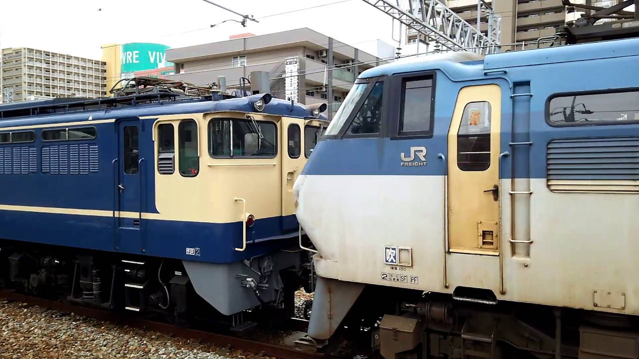 2077レEF66-101号機+ムドEF65-2139号機 大久保駅入線 - YouTube