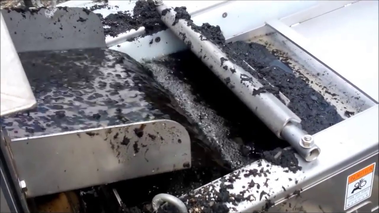 TRP711D liquid solid separator in septic sludge dewatering system--Lifeng China - YouTube