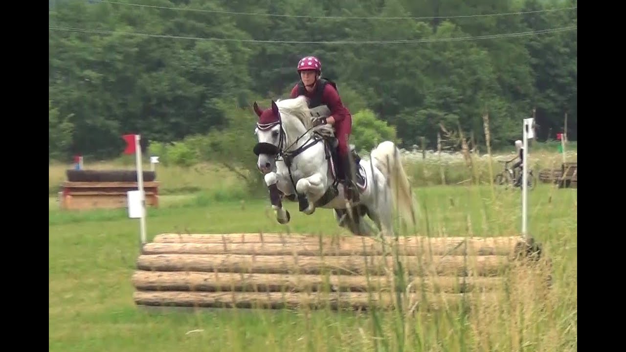 Feldbach 2021 07 02 04 Emma Beresford Madrigal Qahira V80 - YouTube