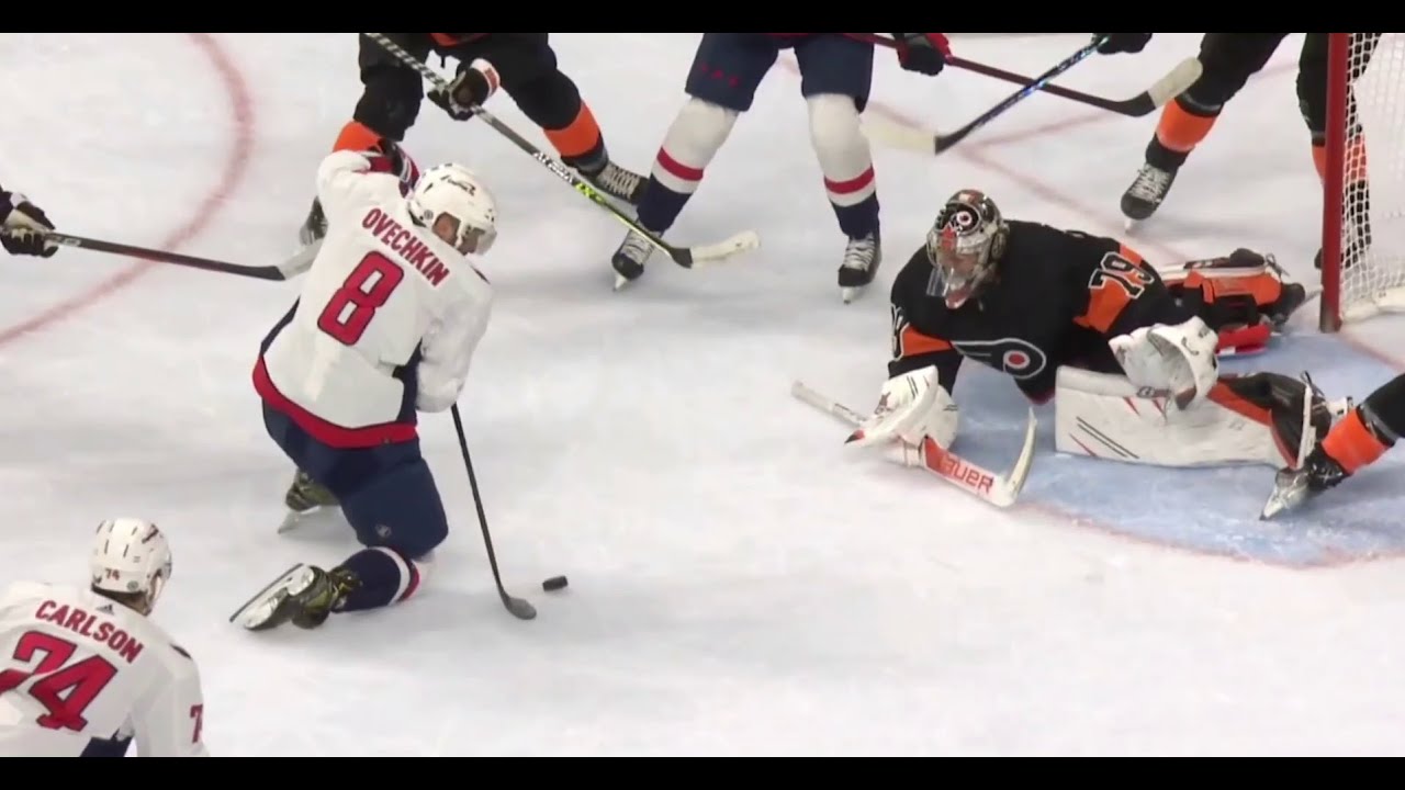 Alex Ovechkin hits the crossbar sitting on his knees vs Flyers (7 dec ...