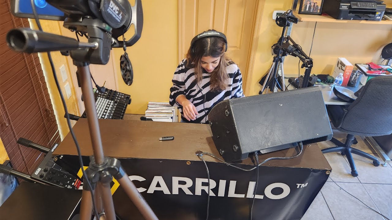 New Year's Eve Mix with Isa Carrillo - YouTube