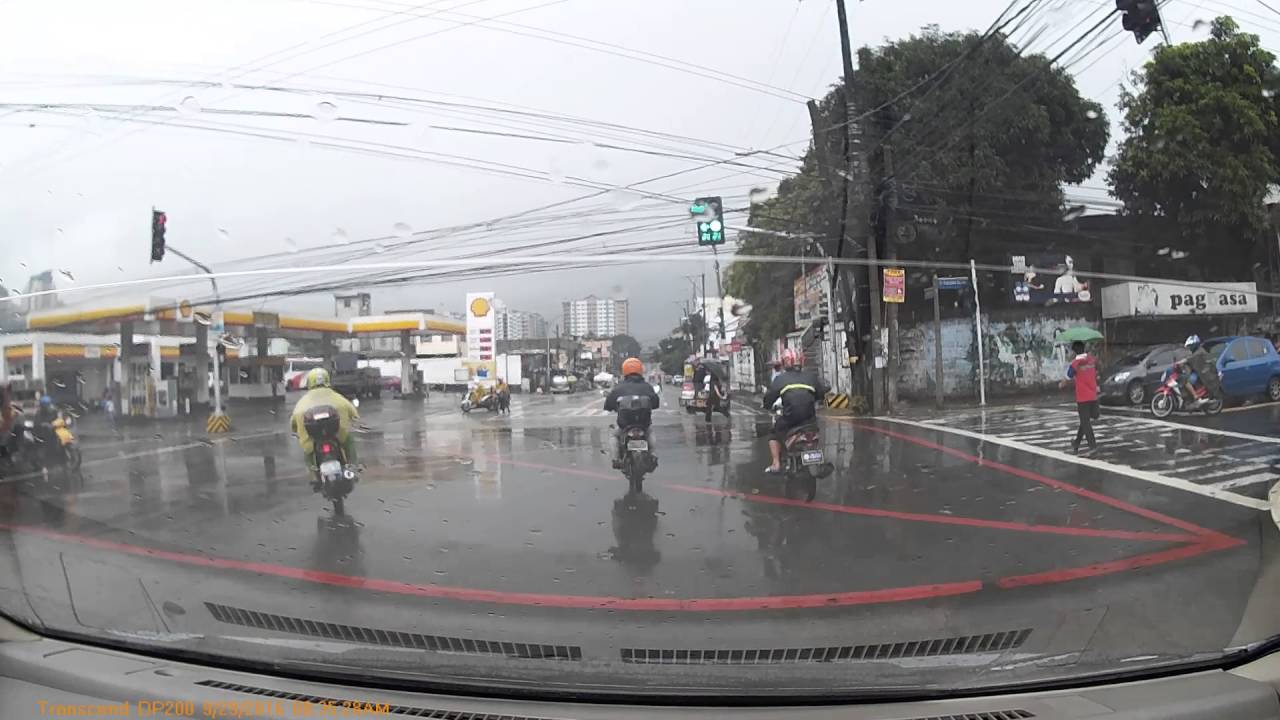 Jeepney Runs Through Red Light - YouTube