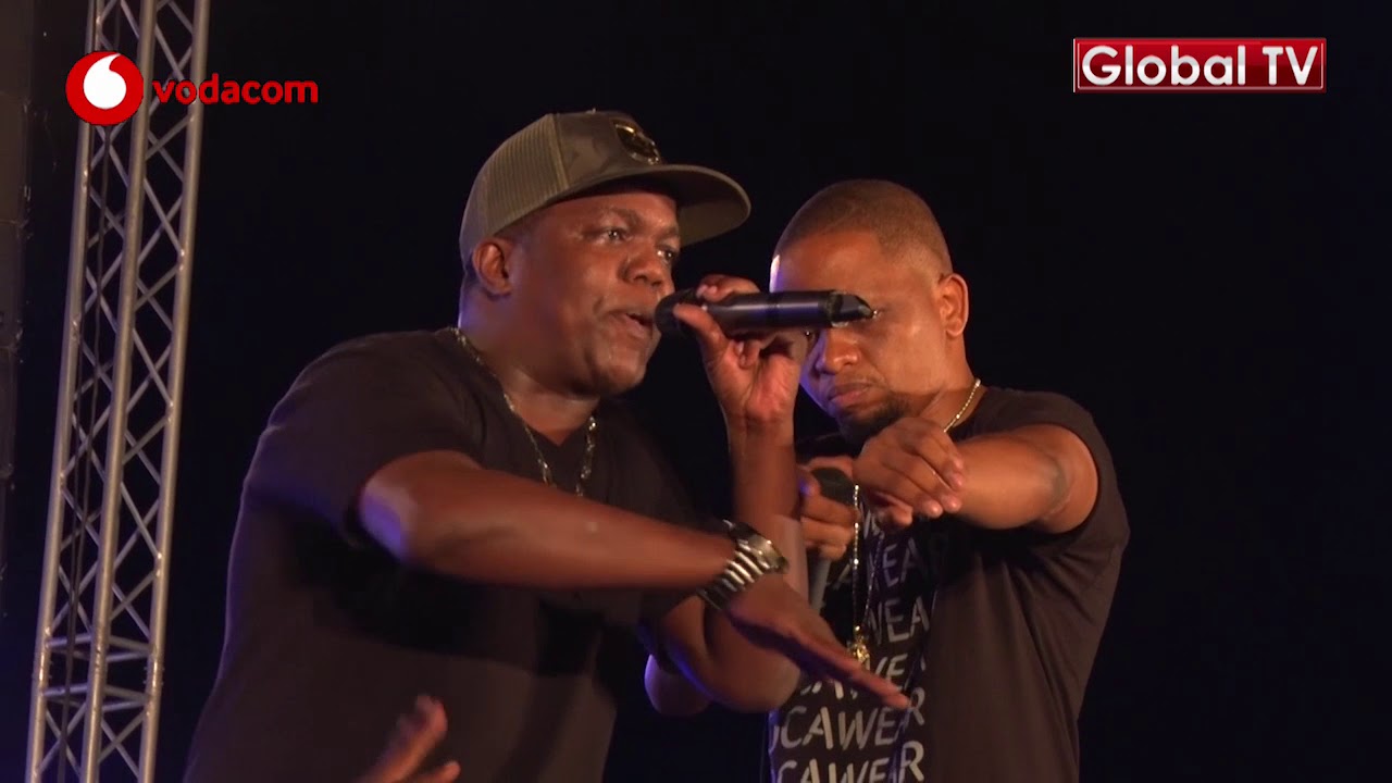 AY Alivyomchana MWANA FA Laivu Jukwaani! - YouTube