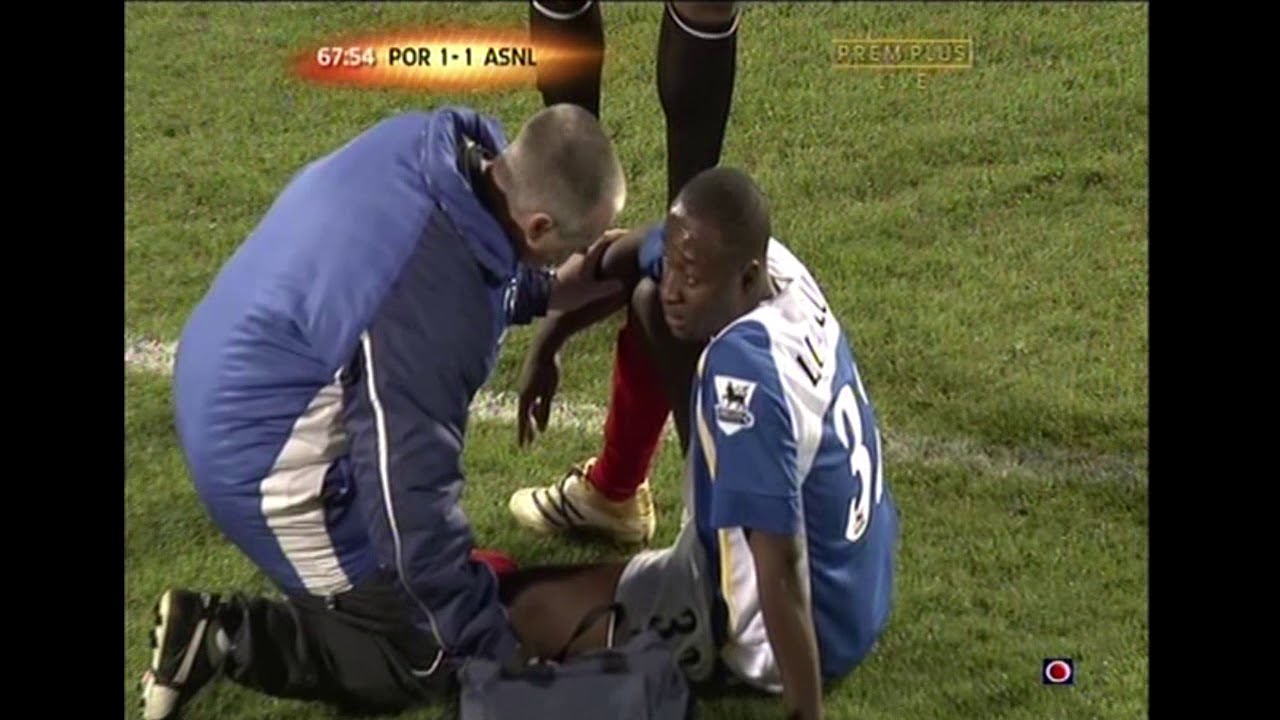 Lomana LuaLua backflip celebration injury vs Arsenal 2005/06 - YouTube