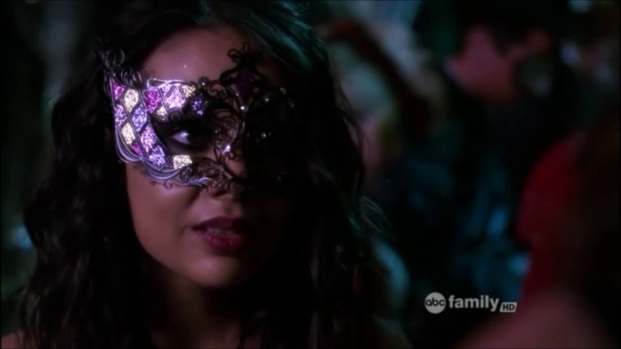 Pretty Little Liars 2x25 - Masquerade Ball Part 1 - YouTube