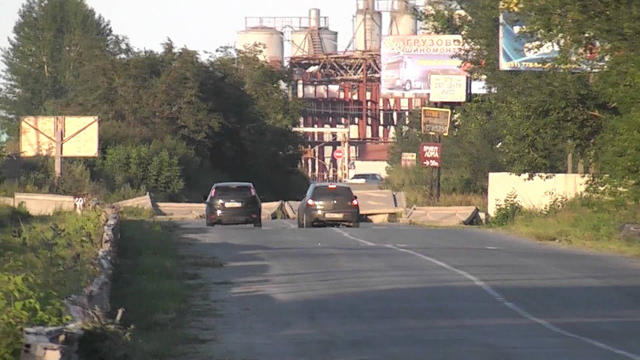 FF2 ST vs Mazda 3 2.0 chip no seats race 3 - YouTube