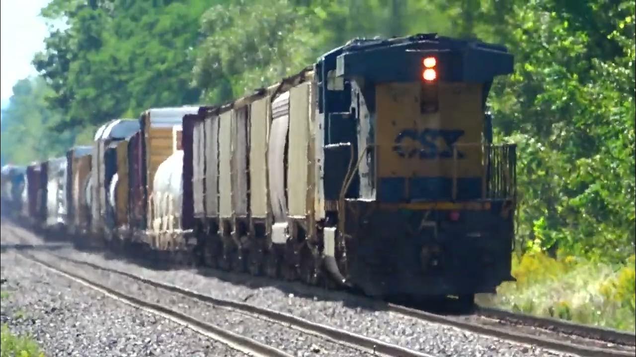 3 Old EMD Engines Rumble Down The Tracks Also: 2 CSX Trains Meet Cool CSX Train w DPU Alright ...