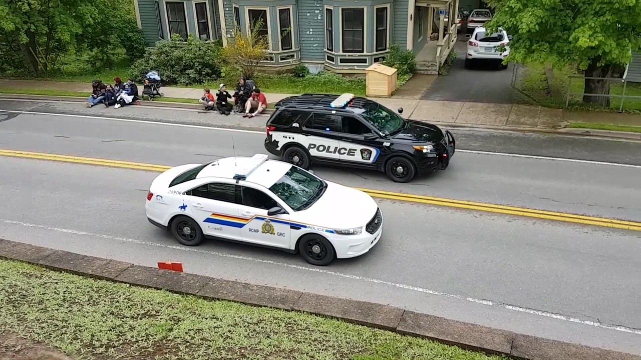 Apple Blossom Festival 2017 - Start of Parade - Police Escort ...