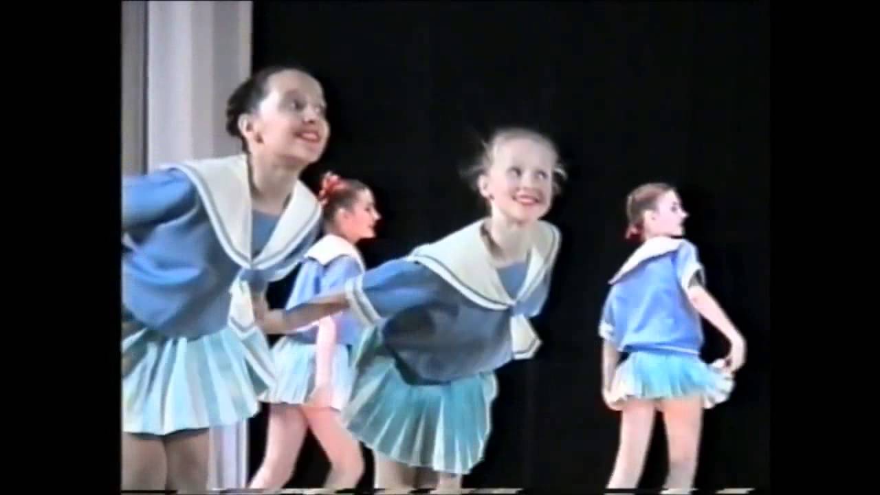 Дети танцуют Матросский танец.Прикольно./ Sailor children dance.Nice ...