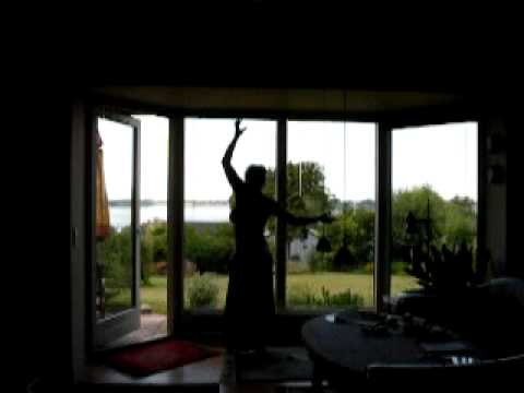 A bellydancers tribute to Michael Jackson - improv