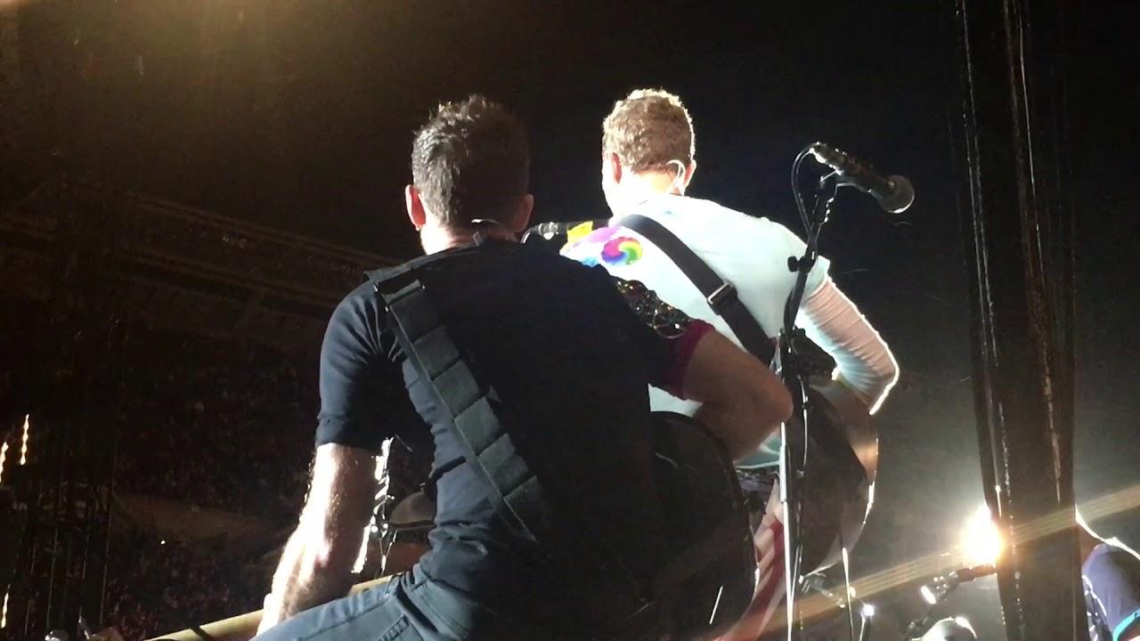 Coldplay "Adventure of a Lifetime" Chicago - YouTube