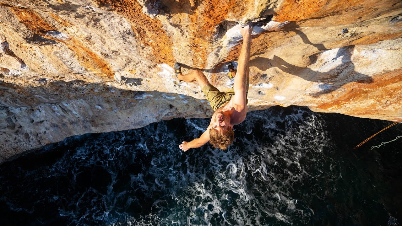 Deep Water Soloing up to 8c, Mallorca - YouTube