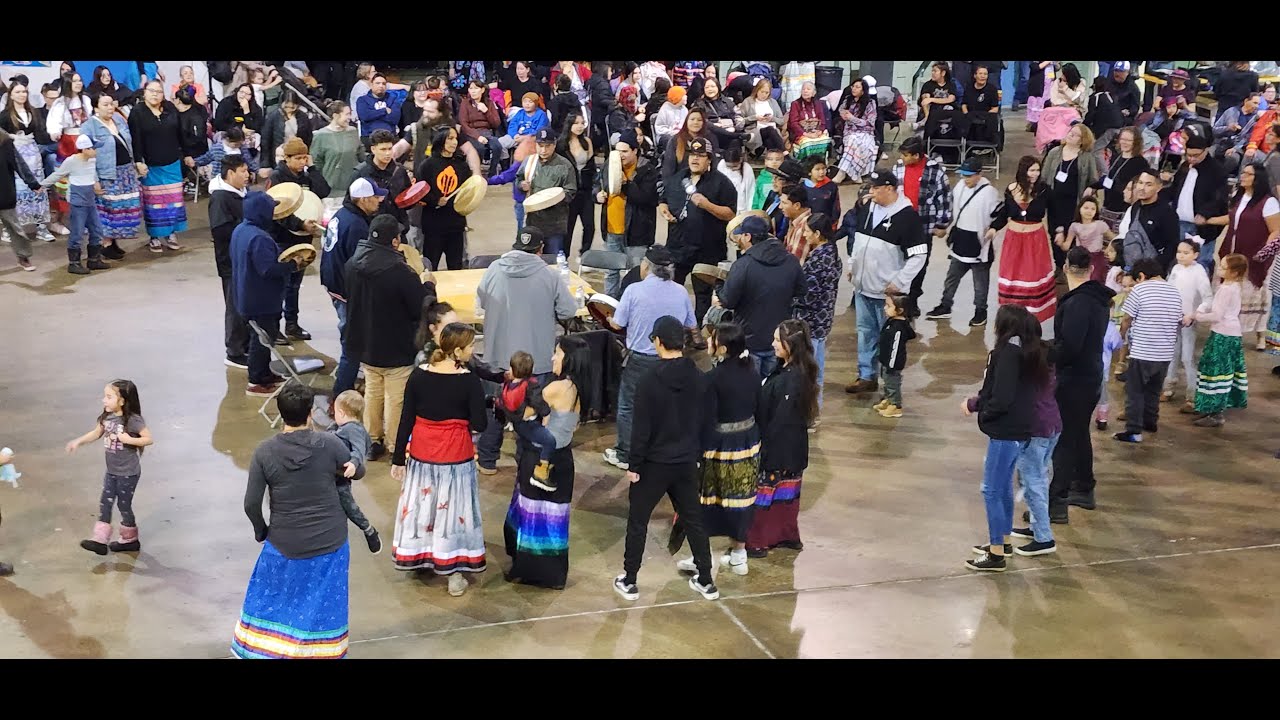 Women Building Futures' “Honouring the Community” Round Dance - YouTube