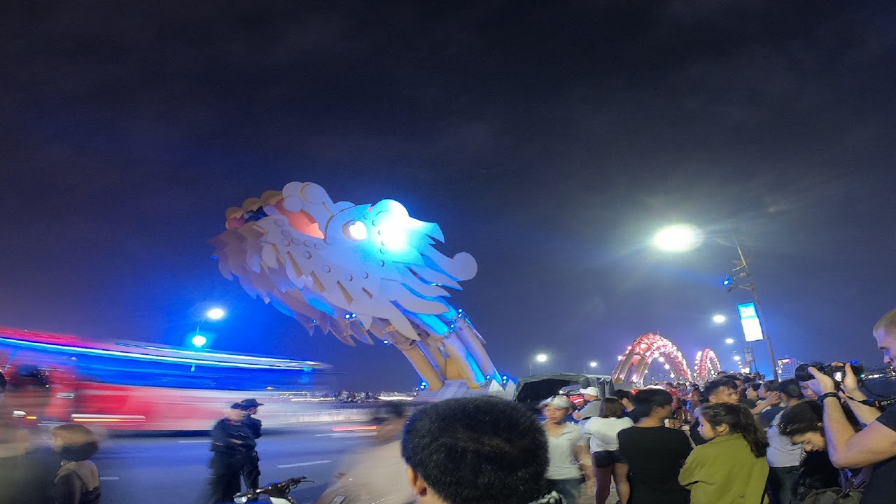 Yoshi / 日本語Podcast - Traveling alone のライブ配信 - YouTube