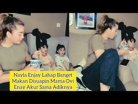 NAYLA ENJAY LAHAP BANGET MAKAN DISUAPIN MAMA OVI SENANG LIHAT ENAY AKUR SAMA ADIKNYA