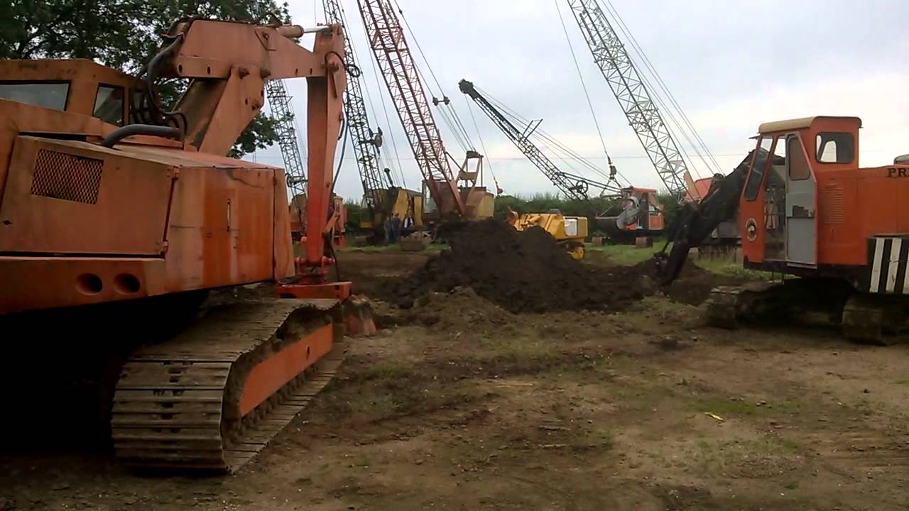 Priestman Mustang fitted with a Cross Ram Grab. - YouTube