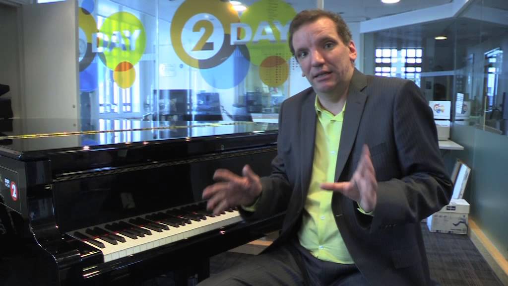 Henning Wehn on German humour - YouTube
