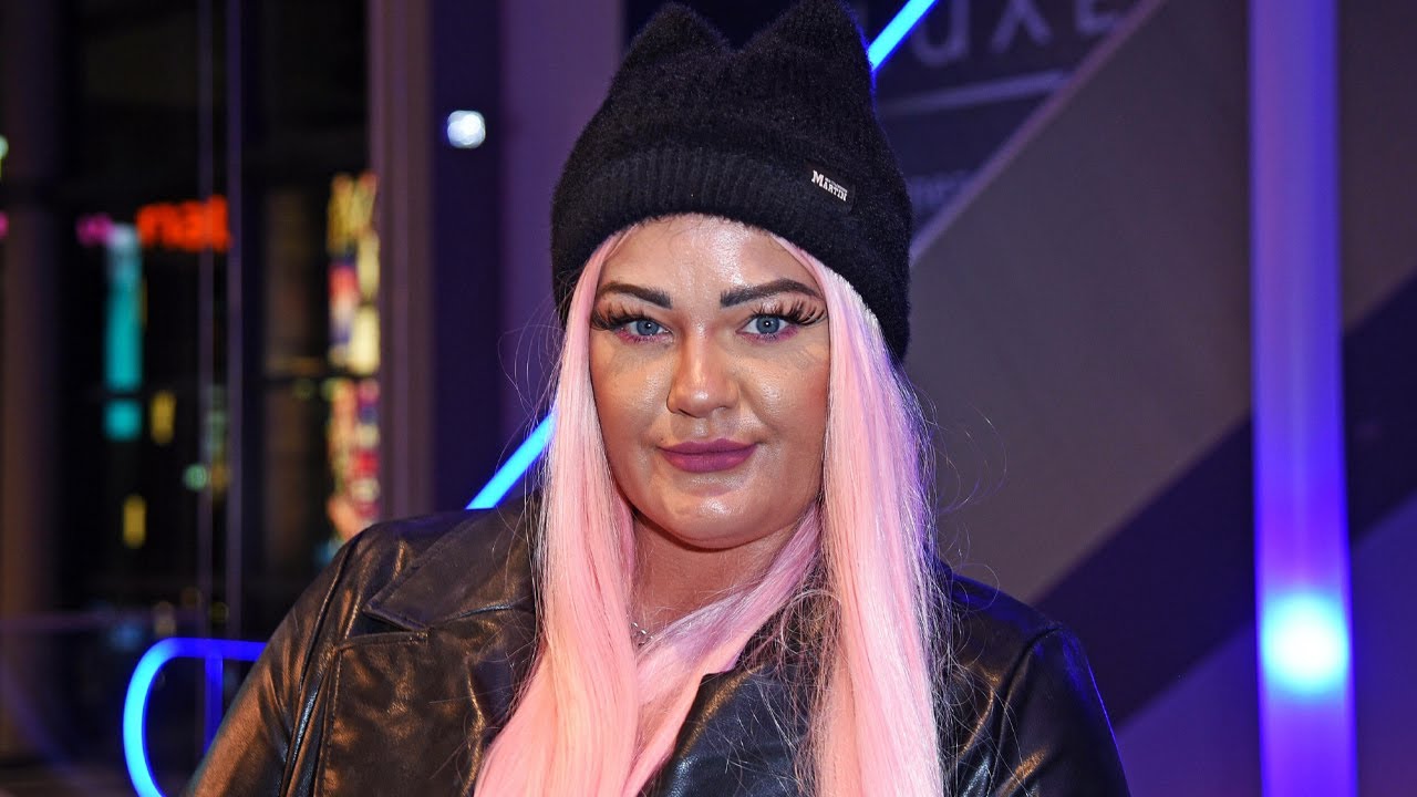 Die Polizei ist wegen Falschgeldes in die Wohnung der Rapperin Kitty ...