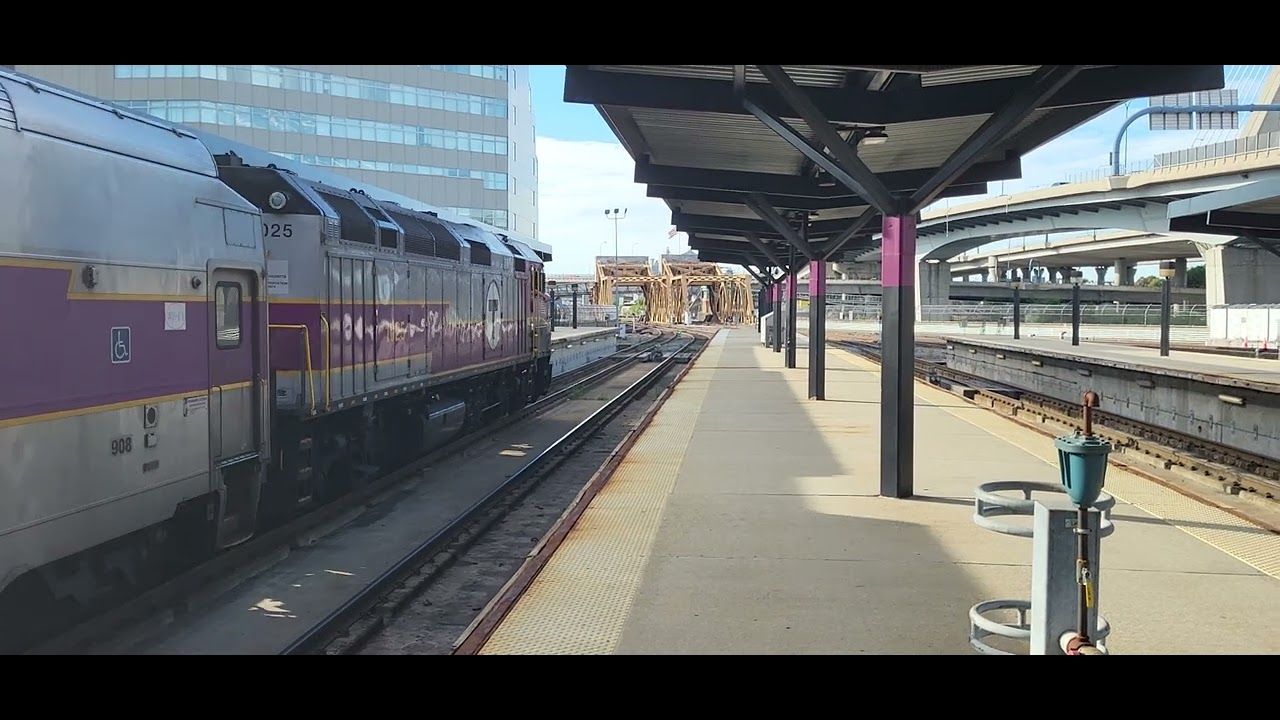Mr. F40 runs MBTA MPI F40PH-3C #1025 to Haverhill - YouTube