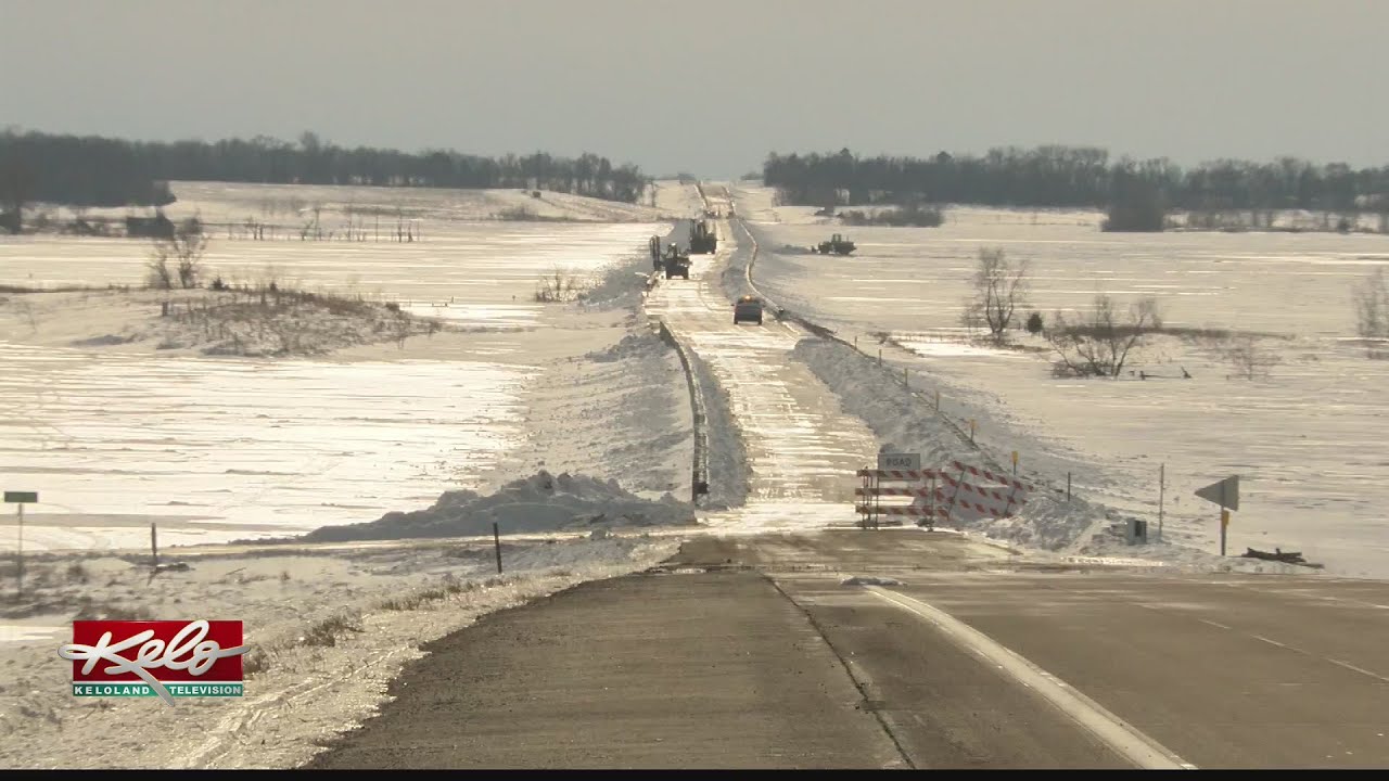 Crews continue to raise Highway 81 near Arlington - YouTube