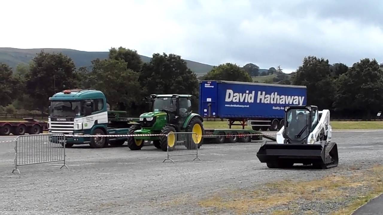 JOHN DEERE 6105R V BOBCAT T650 - YouTube