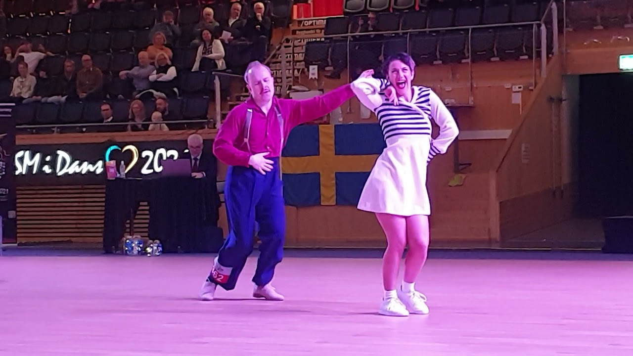SM 2021 Lindy Hop Showcase Heat 3, Nils Andrén & Bianca Locatelli - YouTube