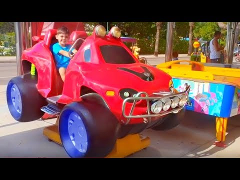 Alex Driving the Car * Token Rides * Canciones Infantiles en Ingles ...