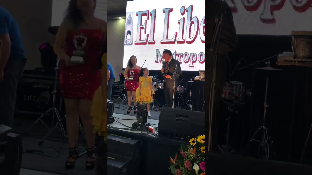 RECIBIENDO PREMIO CÚSPIDE - YouTube